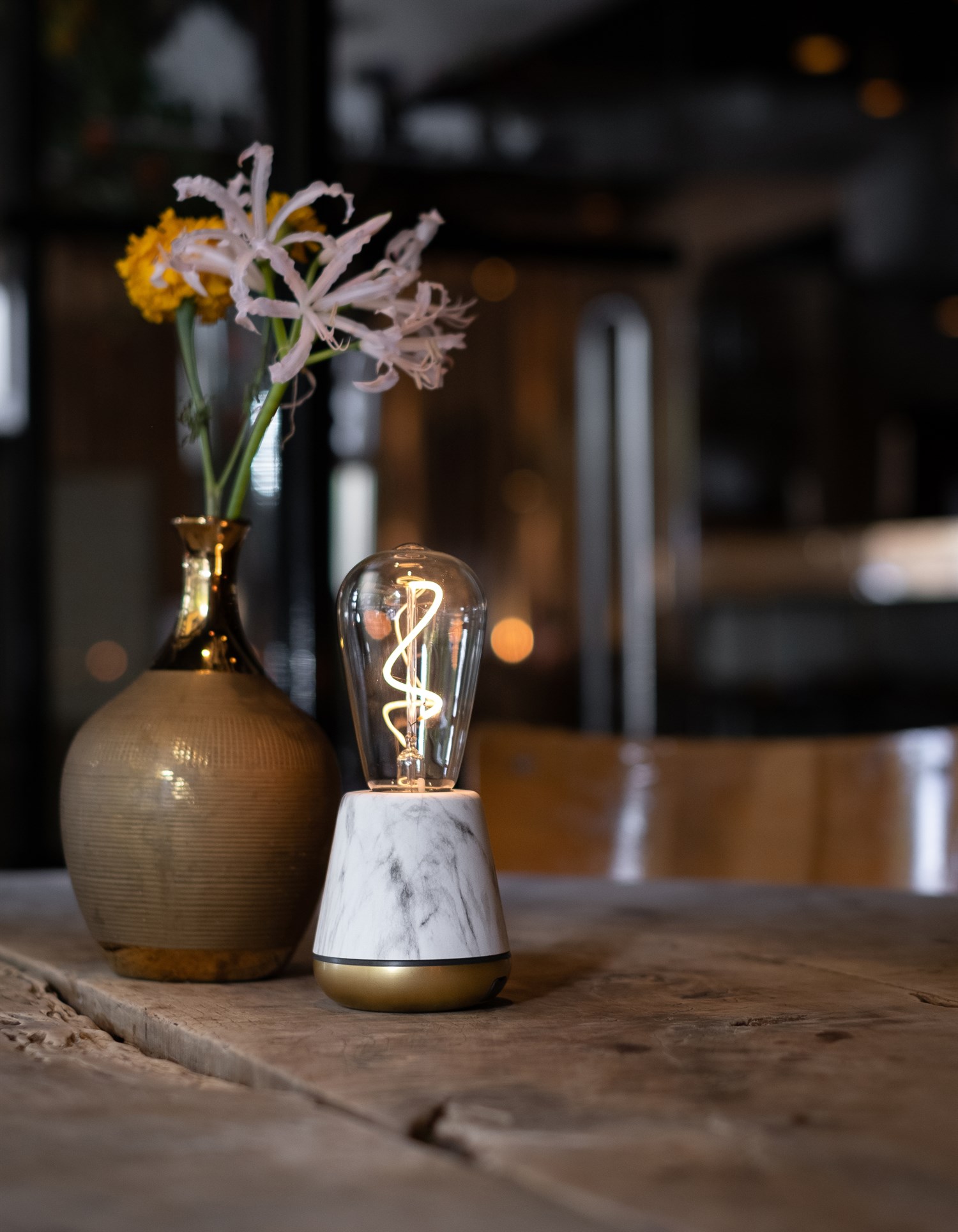 Humble Lights - One Bordlampe - Hvid Marmor