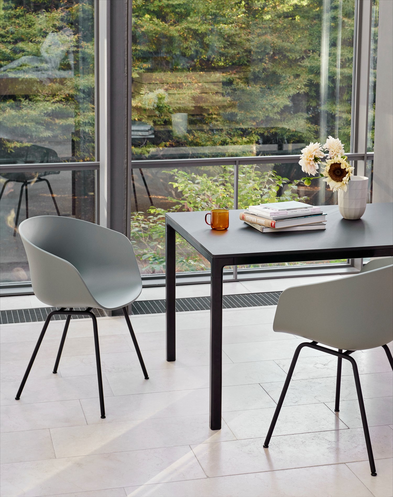 Hay - Stol AAC26 - Støvet blå med krom ben