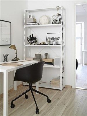 Se inspiration til indretning af kontor i stuen her!