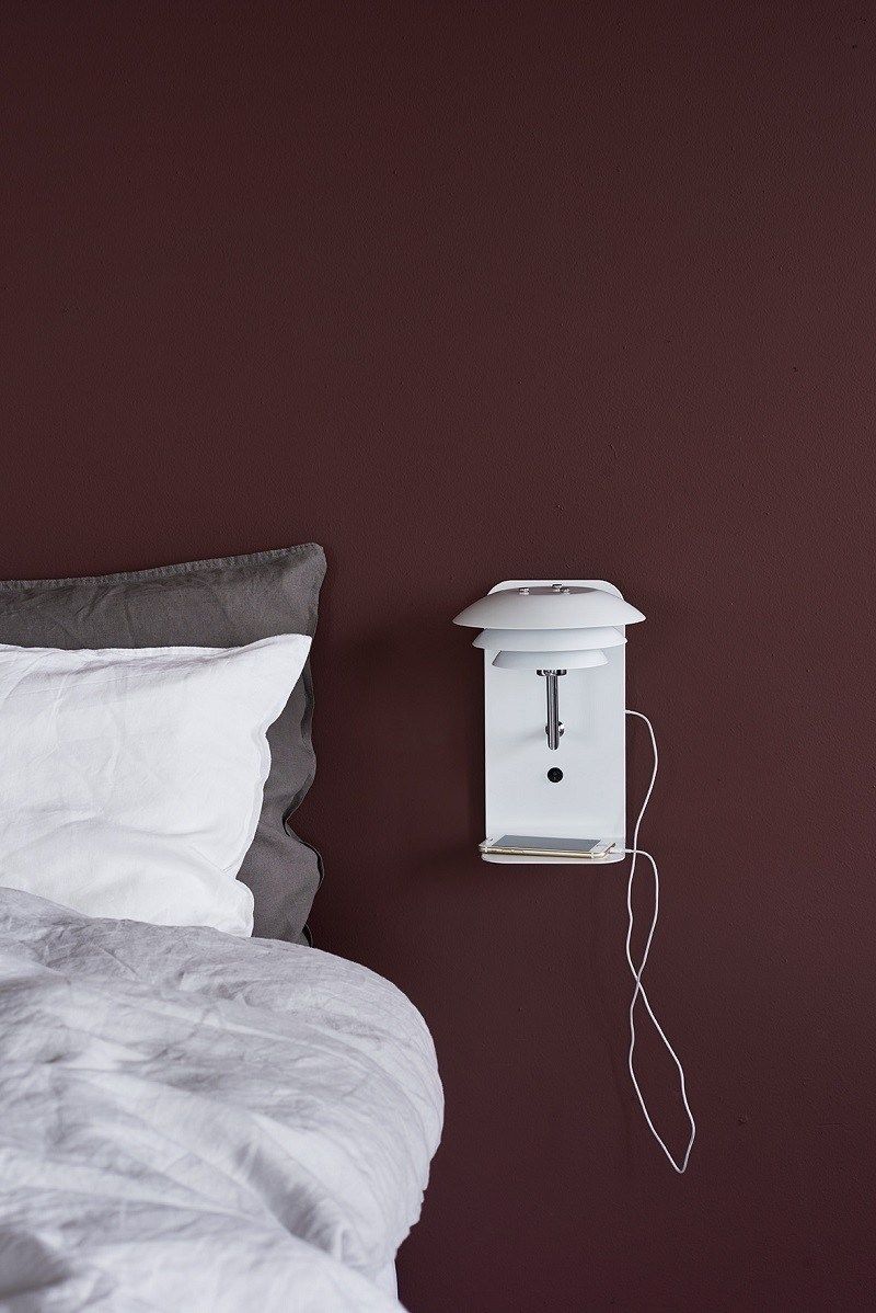 Dyberg Larsen - DL20 USB Hylde inkl. Lampe - Hvid - Fri Fragt